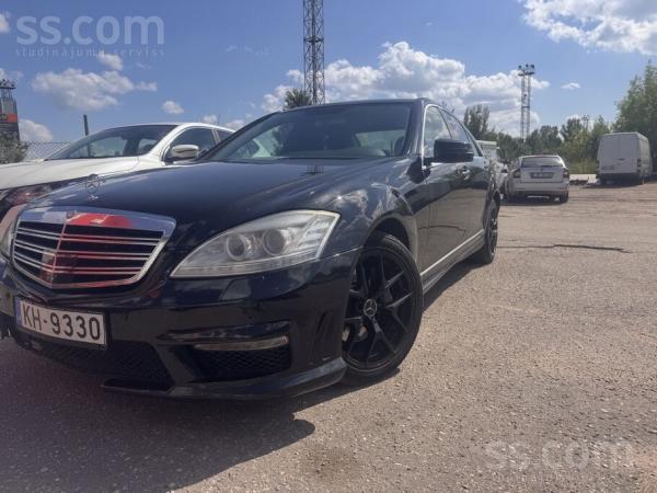 Melns Mercedes-Benz S 320 2006 Rīga, ar dzinēja tilpumu 3.00 L un nobraukumu 401 tūkst. km par 4999 €, foto 1 vietnē AUTOMOTO.COM.LV