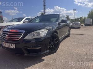 Черный Мерседес С 320 2006 в Рига, объемом двигателя 3.00 л и пробегом 401 тыс. км за 4999 €, фото 1 на AUTOMOTO.COM.LV