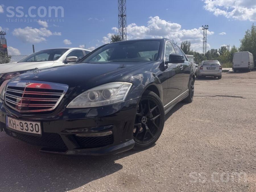 Черный Мерседес С 320 2006 в Рига, объемом двигателя 3.00 л и пробегом 401 тыс. км за 4999 €, фото 1 на AUTOMOTO.COM.LV