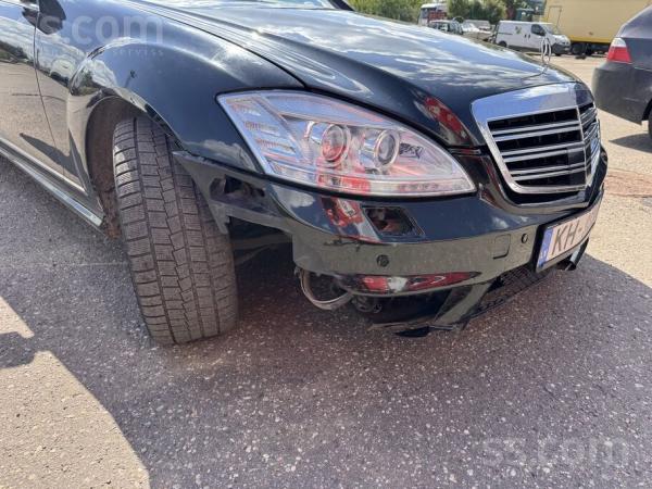 Melns Mercedes-Benz S 320 2006 Rīga, ar dzinēja tilpumu 3.00 L un nobraukumu 401 tūkst. km par 4999 €, foto 4 vietnē AUTOMOTO.COM.LV