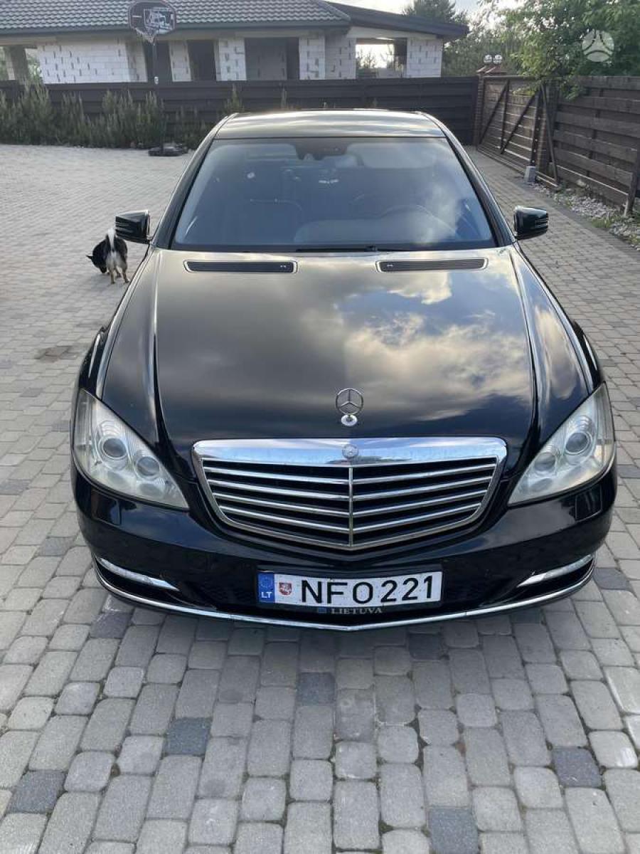 Черный Мерседес С 320 2006 в Клайпеда, объемом двигателя 3.20 л и пробегом 420 тыс. км за 6500 €, фото 3 на AUTOMOTO.COM.LV