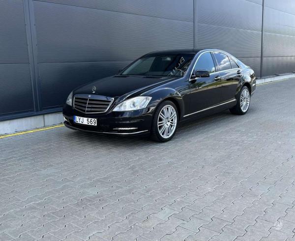 Melns Mercedes-Benz S 320 2006 Viļņa, ar dzinēja tilpumu 2.99 L un nobraukumu 295 tūkst. km par 4700 €, foto 1 vietnē AUTOMOTO.COM.LV