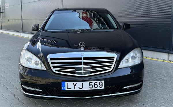 Melns Mercedes-Benz S 320 2006 Viļņa, ar dzinēja tilpumu 2.99 L un nobraukumu 295 tūkst. km par 4700 €, foto 2 vietnē AUTOMOTO.COM.LV