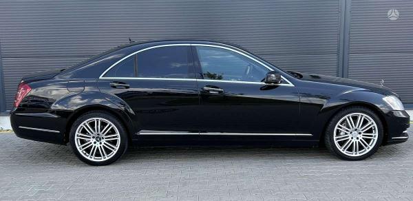 Melns Mercedes-Benz S 320 2006 Viļņa, ar dzinēja tilpumu 2.99 L un nobraukumu 295 tūkst. km par 4700 €, foto 4 vietnē AUTOMOTO.COM.LV