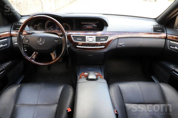 Melns Mercedes-Benz S 320 2006 Tukums, ar dzinēja tilpumu 3.00 L un nobraukumu 347 tūkst. km par 5990 €, foto 7 vietnē AUTOMOTO.COM.LV