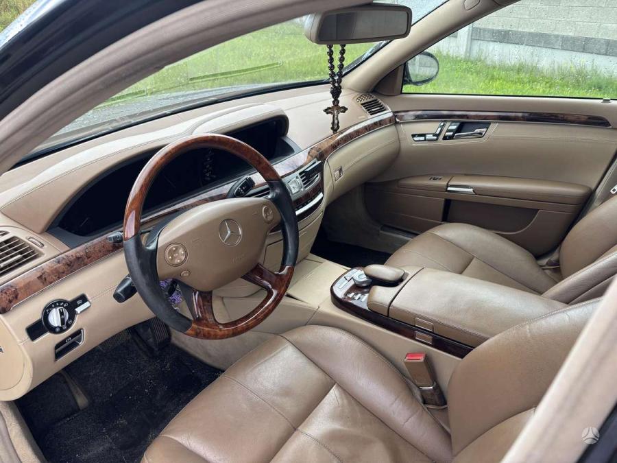 Melns Mercedes-Benz S 320 2006 Viļņa, ar dzinēja tilpumu 2.99 L un nobraukumu 297 tūkst. km par 4900 €, foto 6 vietnē AUTOMOTO.COM.LV