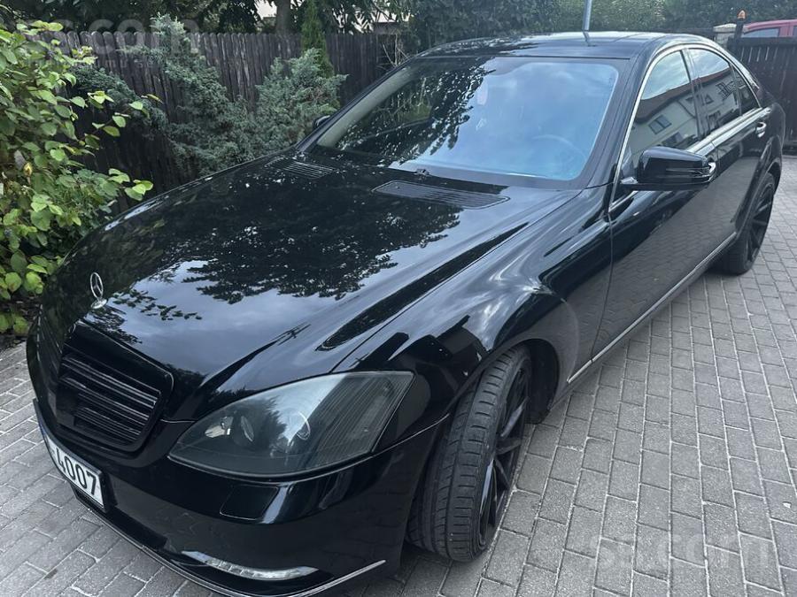 Черный Мерседес С 320 2006 в Огре, объемом двигателя 3.00 л и пробегом 268 тыс. км за 5250 €, фото 1 на AUTOMOTO.COM.LV