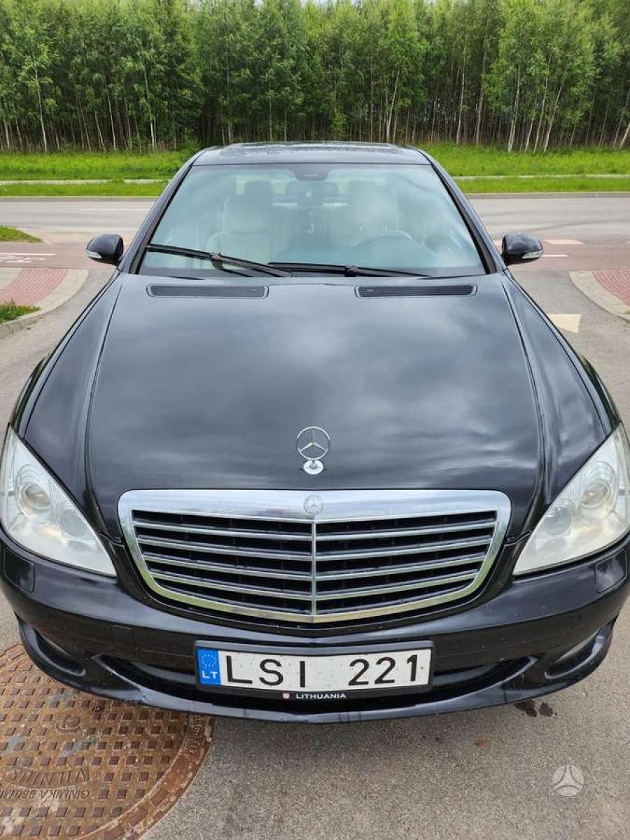 Black Mercedes-Benz S 320 2006 in Vilnius, with an engine capacity of 0.00 L and mileage of 446 thousand km for 4000 €, photo 3 on AUTOMOTO.COM.LV