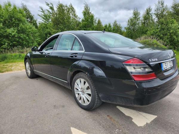Black Mercedes-Benz S 320 2006 in Vilnius, with an engine capacity of 0.00 L and mileage of 446 thousand km for 4000 €, photo 5 on AUTOMOTO.COM.LV