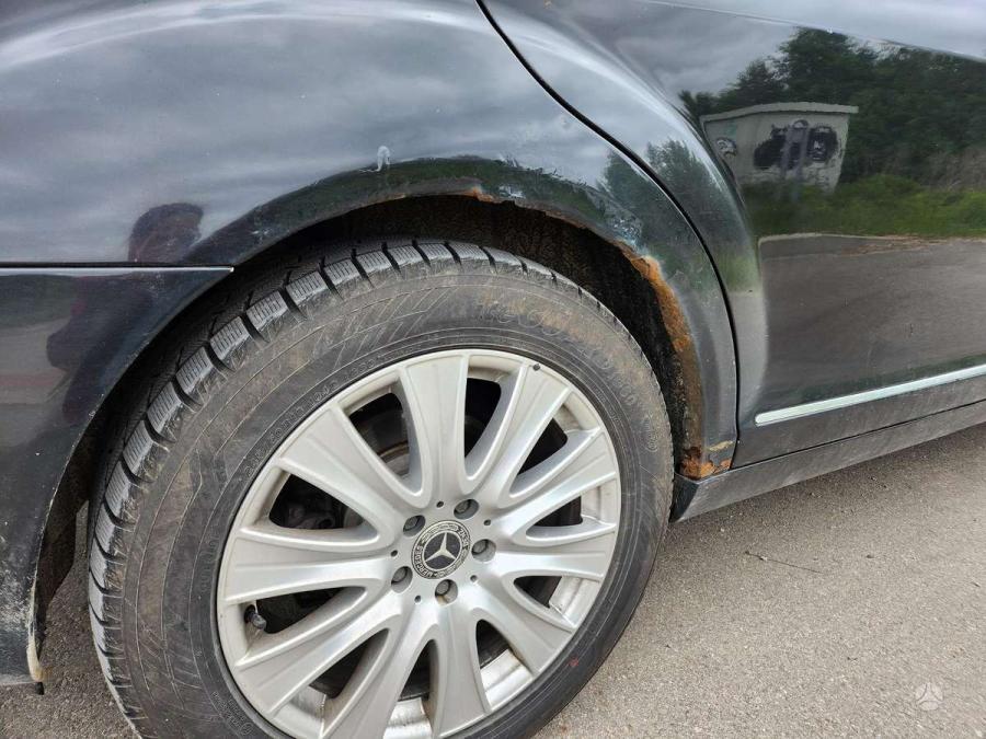 Black Mercedes-Benz S 320 2006 in Vilnius, with an engine capacity of 0.00 L and mileage of 446 thousand km for 4000 €, photo 8 on AUTOMOTO.COM.LV
