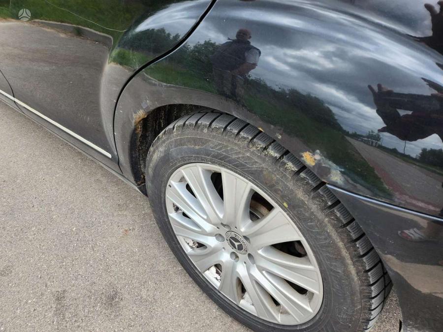 Black Mercedes-Benz S 320 2006 in Vilnius, with an engine capacity of 0.00 L and mileage of 446 thousand km for 4000 €, photo 12 on AUTOMOTO.COM.LV
