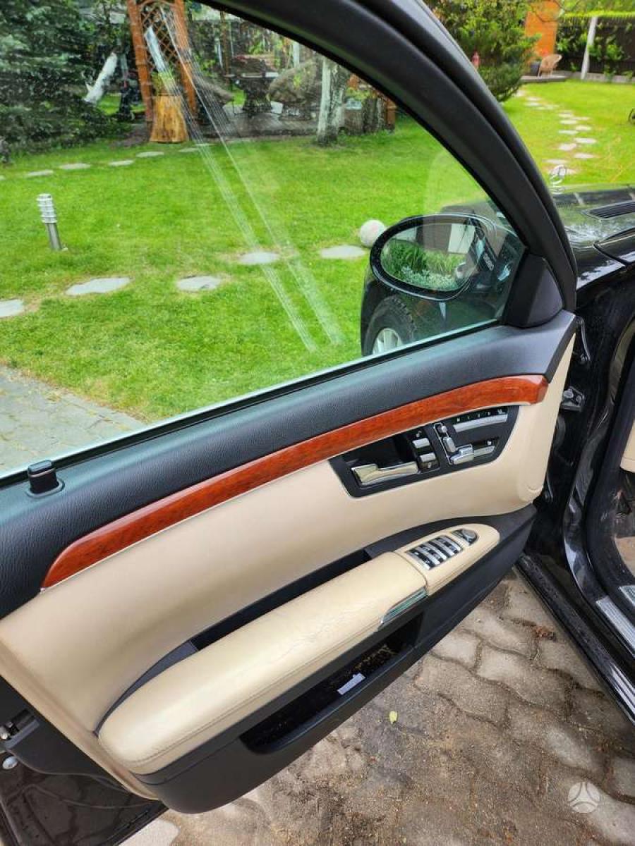 Black Mercedes-Benz S 320 2006 in Vilnius, with an engine capacity of 0.00 L and mileage of 446 thousand km for 4000 €, photo 15 on AUTOMOTO.COM.LV