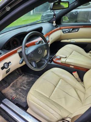 Black Mercedes-Benz S 320 2006 in Vilnius, with an engine capacity of 0.00 L and mileage of 446 thousand km for 4000 €, photo 16 on AUTOMOTO.COM.LV