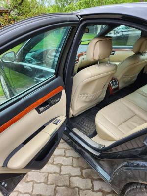 Black Mercedes-Benz S 320 2006 in Vilnius, with an engine capacity of 0.00 L and mileage of 446 thousand km for 4000 €, photo 17 on AUTOMOTO.COM.LV