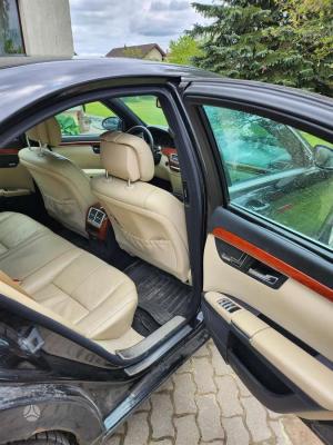 Black Mercedes-Benz S 320 2006 in Vilnius, with an engine capacity of 0.00 L and mileage of 446 thousand km for 4000 €, photo 18 on AUTOMOTO.COM.LV
