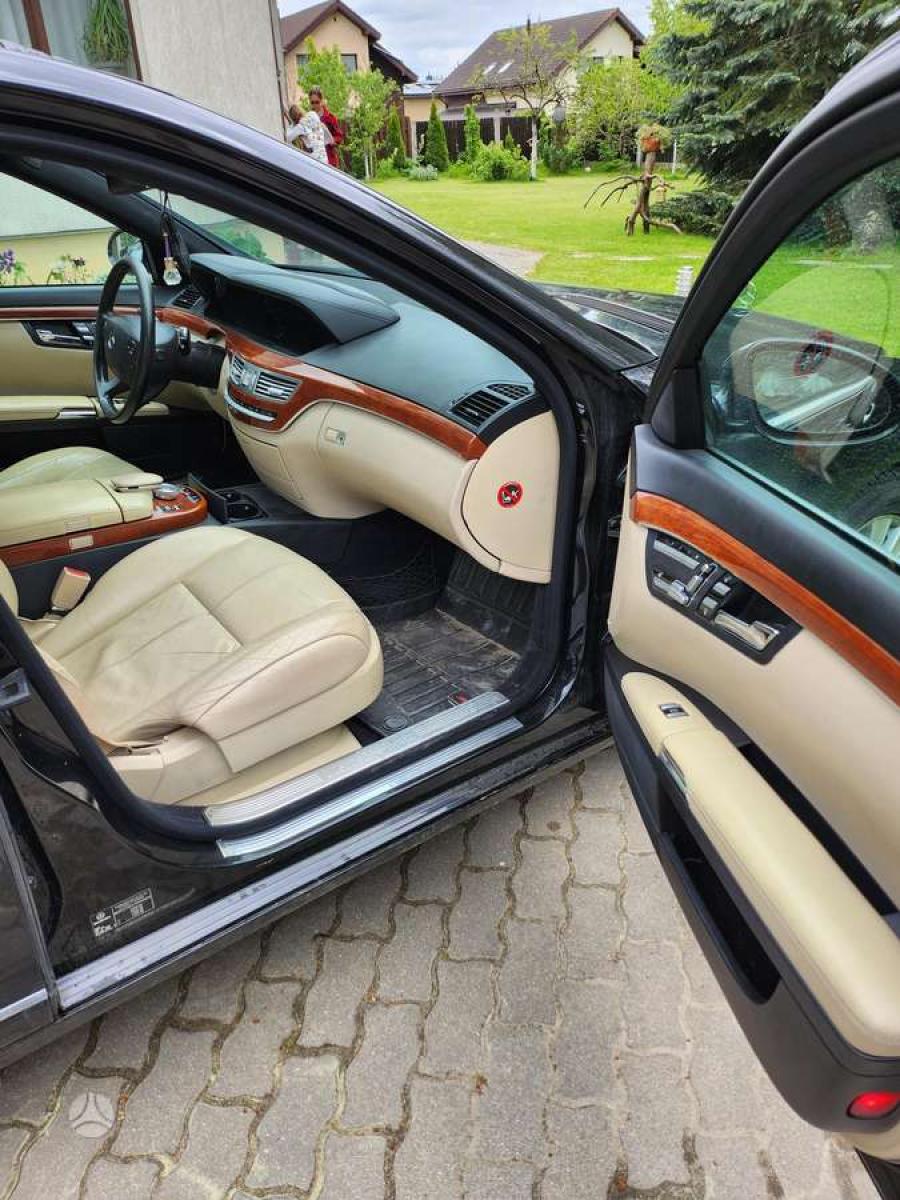 Black Mercedes-Benz S 320 2006 in Vilnius, with an engine capacity of 0.00 L and mileage of 446 thousand km for 4000 €, photo 19 on AUTOMOTO.COM.LV