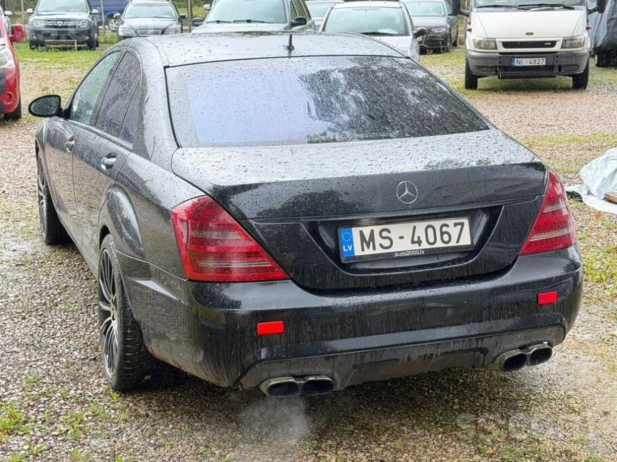 Black Mercedes-Benz S 320 2006 in Riga, with an engine capacity of 3.00 L and mileage of 0 thousand km for 3990 €, photo 3 on AUTOMOTO.COM.LV
