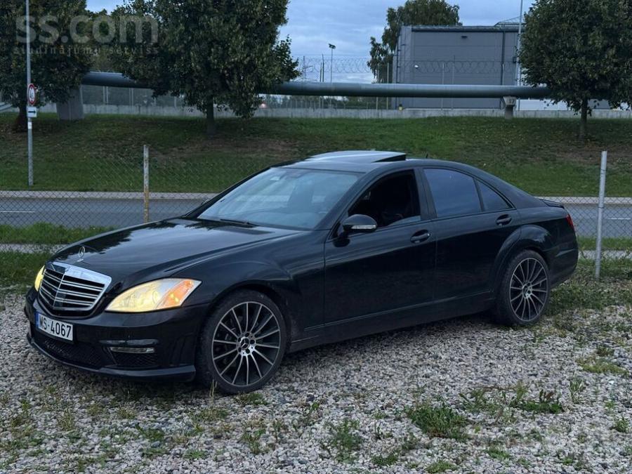 Black Mercedes-Benz S 320 2006 in Riga, with an engine capacity of 3.00 L and mileage of 0 thousand km for 3990 €, photo 8 on AUTOMOTO.COM.LV