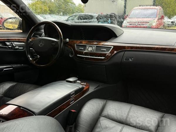 Mercedes-Benz S 320 2006 Rīga vietnē Melns Mercedes-Benz S 320 2006 Rīga, ar dzinēja tilpumu 3.00 L un nobraukumu 0 tūkst. km par 3990 €, foto 9 vietnē AUTOMOTO.COM.LV