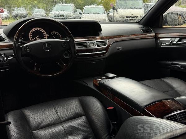 Mercedes-Benz S 320 2006 Rīga vietnē Melns Mercedes-Benz S 320 2006 Rīga, ar dzinēja tilpumu 3.00 L un nobraukumu 0 tūkst. km par 3990 €, foto 10 vietnē AUTOMOTO.COM.LV