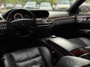 Black Mercedes-Benz S 320 2006 in Riga, with an engine capacity of 3.00 L and mileage of 0 thousand km for 3990 €, photo 10 on AUTOMOTO.COM.LV