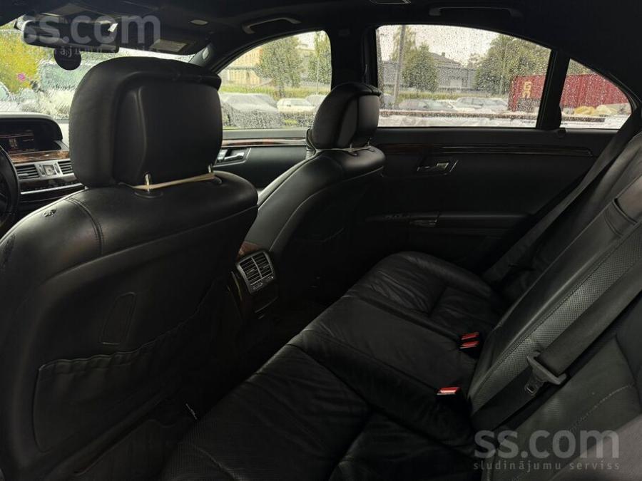 Black Mercedes-Benz S 320 2006 in Riga, with an engine capacity of 3.00 L and mileage of 0 thousand km for 3990 €, photo 11 on AUTOMOTO.COM.LV
