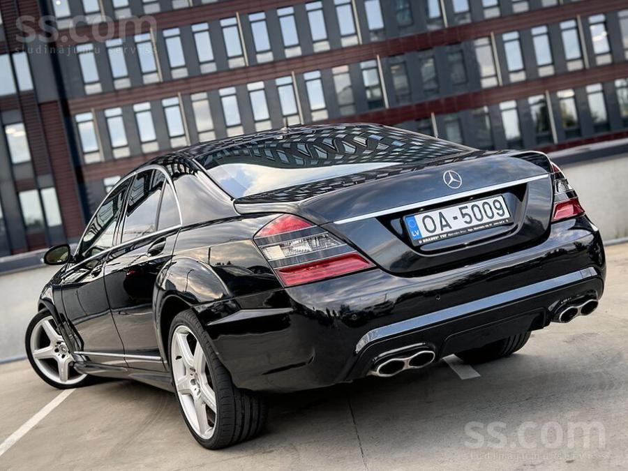 Black Mercedes-Benz S 320 2006 in Riga, with an engine capacity of 3.00 L and mileage of 344 thousand km for 7750 €, photo 4 on AUTOMOTO.COM.LV