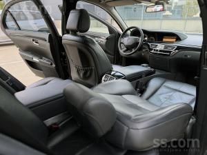Black Mercedes-Benz S 320 2006 in Riga, with an engine capacity of 3.00 L and mileage of 344 thousand km for 7750 €, photo 10 on AUTOMOTO.COM.LV