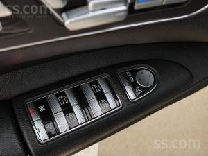 Black Mercedes-Benz S 320 2006 in Riga, with an engine capacity of 3.00 L and mileage of 344 thousand km for 7750 €, photo 13 on AUTOMOTO.COM.LV