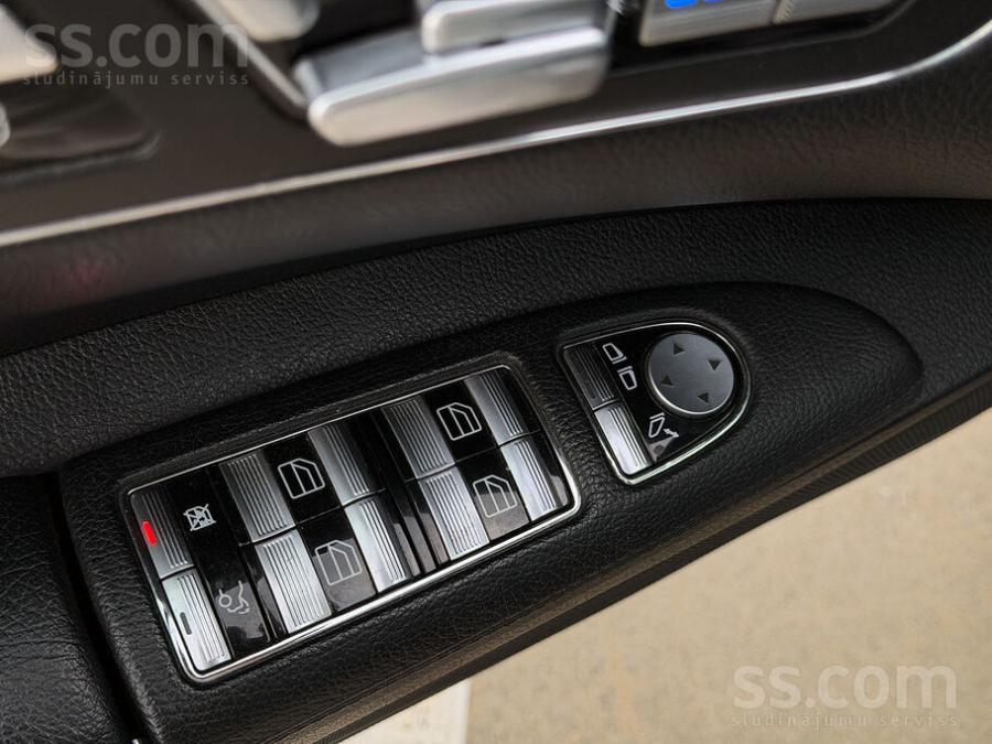 Black Mercedes-Benz S 320 2006 in Riga, with an engine capacity of 3.00 L and mileage of 344 thousand km for 7750 €, photo 13 on AUTOMOTO.COM.LV