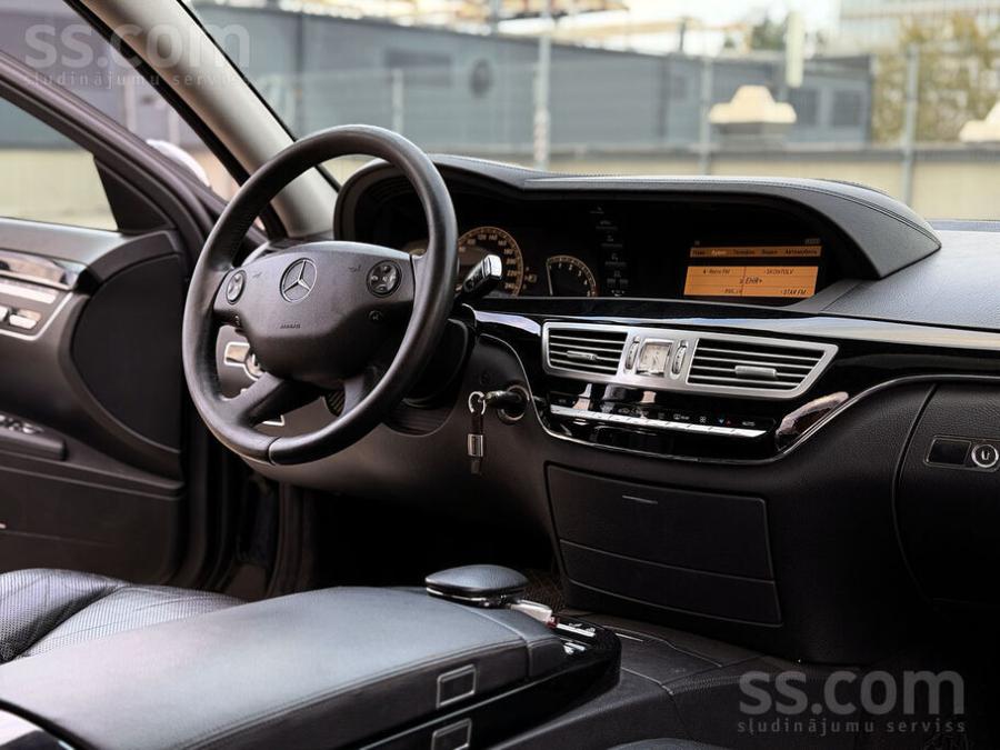 Black Mercedes-Benz S 320 2006 in Riga, with an engine capacity of 3.00 L and mileage of 344 thousand km for 7750 €, photo 18 on AUTOMOTO.COM.LV