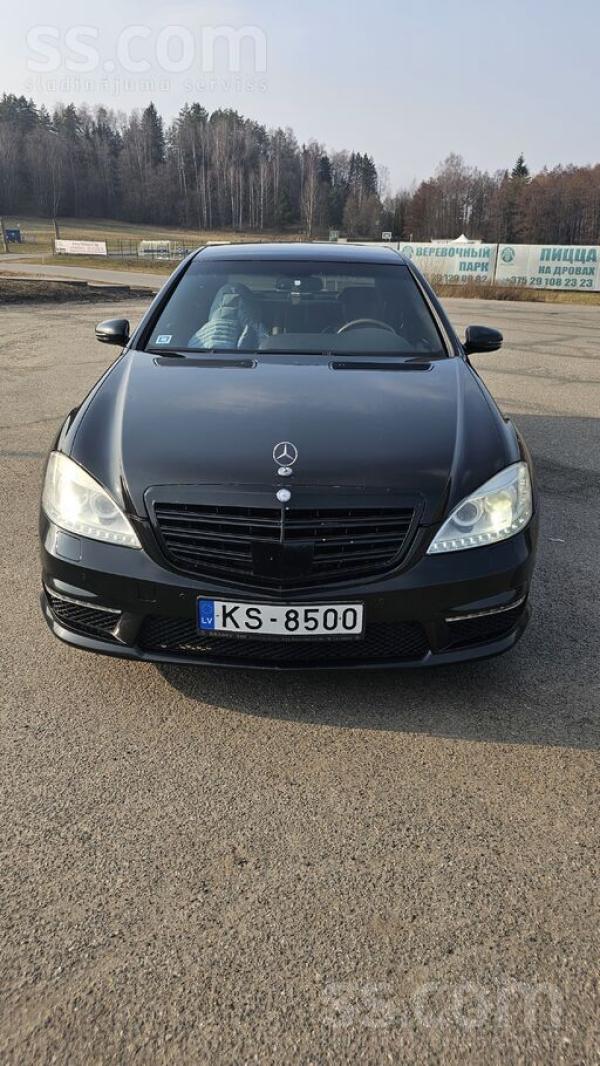 Black Mercedes-Benz S 320 2007 in Riga, with an engine capacity of 3.00 L and mileage of 300 thousand km for 4799 €, photo 9 on AUTOMOTO.COM.LV