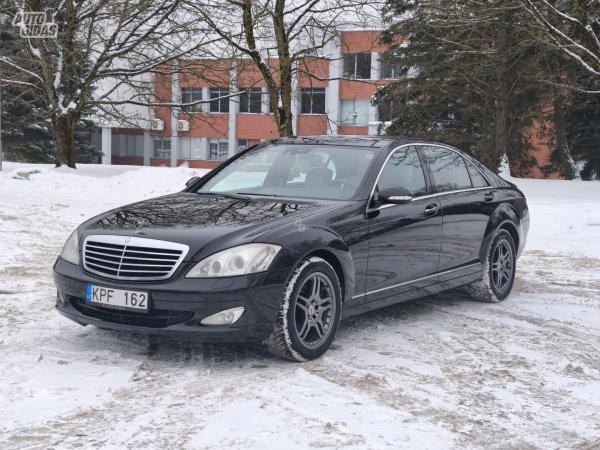 Melns Mercedes-Benz S 320 2007 Alīta, ar dzinēja tilpumu 3.00 L un nobraukumu 415 tūkst. km par 5800 €, foto 2 vietnē AUTOMOTO.COM.LV