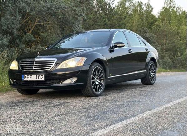 Melns Mercedes-Benz S 320 2007 Alīta, ar dzinēja tilpumu 3.00 L un nobraukumu 415 tūkst. km par 5800 €, foto 3 vietnē AUTOMOTO.COM.LV