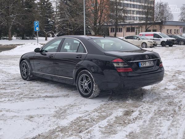 Melns Mercedes-Benz S 320 2007 Alīta, ar dzinēja tilpumu 3.00 L un nobraukumu 415 tūkst. km par 5800 €, foto 4 vietnē AUTOMOTO.COM.LV
