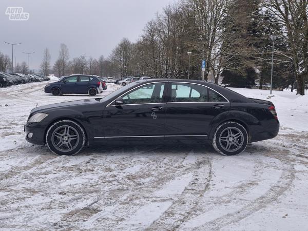 Melns Mercedes-Benz S 320 2007 Alīta, ar dzinēja tilpumu 3.00 L un nobraukumu 415 tūkst. km par 5800 €, foto 6 vietnē AUTOMOTO.COM.LV