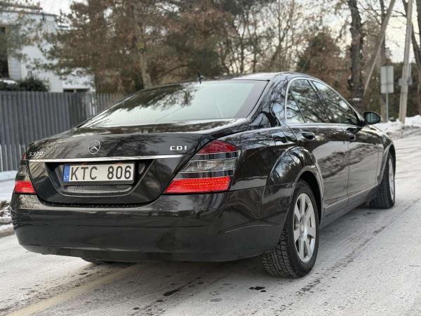 Black Mercedes-Benz S 320 2007 in Vilnius, with an engine capacity of 2.99 L and mileage of 404 thousand km for 4900 €, photo 4 on AUTOMOTO.COM.LV