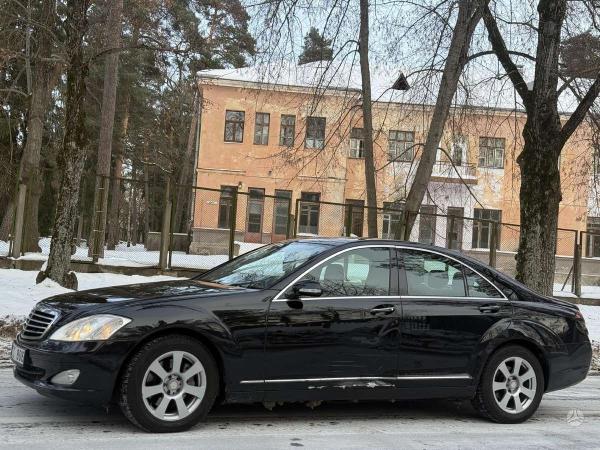 Black Mercedes-Benz S 320 2007 in Vilnius, with an engine capacity of 2.99 L and mileage of 404 thousand km for 4900 €, photo 7 on AUTOMOTO.COM.LV