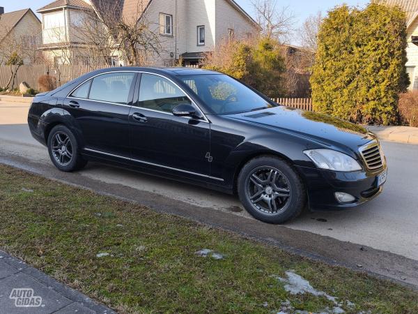 Black Mercedes-Benz S 320 2007 in Vilnius, with an engine capacity of 3.00 L and mileage of 420 thousand km for 5600 €, photo 2 on AUTOMOTO.COM.LV
