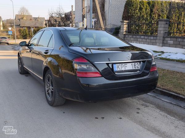 Black Mercedes-Benz S 320 2007 in Vilnius, with an engine capacity of 3.00 L and mileage of 420 thousand km for 5600 €, photo 3 on AUTOMOTO.COM.LV