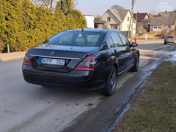 Black Mercedes-Benz S 320 2007 in Vilnius, with an engine capacity of 3.00 L and mileage of 420 thousand km for 5600 €, photo 6 on AUTOMOTO.COM.LV
