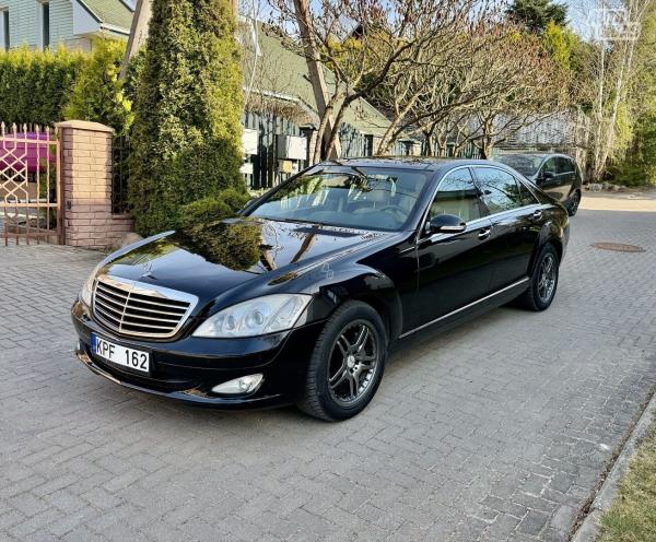 Melns Mercedes-Benz S 320 2007 Viļņa, ar dzinēja tilpumu 3.00 L un nobraukumu 441 tūkst. km par 4900 €, foto 1 vietnē AUTOMOTO.COM.LV