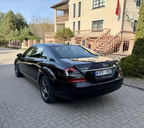 Melns Mercedes-Benz S 320 2007 Viļņa, ar dzinēja tilpumu 3.00 L un nobraukumu 441 tūkst. km par 4900 €, foto 4 vietnē AUTOMOTO.COM.LV