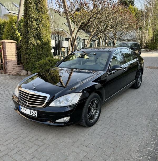 Melns Mercedes-Benz S 320 2007 Viļņa, ar dzinēja tilpumu 3.00 L un nobraukumu 441 tūkst. km par 4900 €, foto 5 vietnē AUTOMOTO.COM.LV