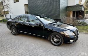 Melns Mercedes-Benz S 320 2007 Viļņa, ar dzinēja tilpumu 3.00 L un nobraukumu 441 tūkst. km par 4900 €, foto 7 vietnē AUTOMOTO.COM.LV