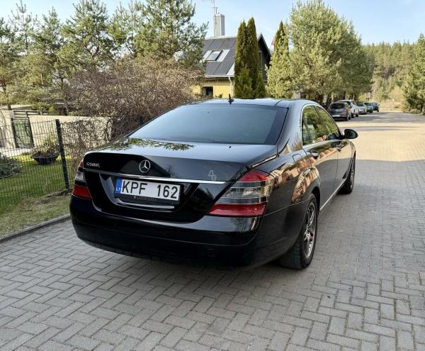 Melns Mercedes-Benz S 320 2007 Viļņa, ar dzinēja tilpumu 3.00 L un nobraukumu 441 tūkst. km par 4900 €, foto 7 vietnē AUTOMOTO.COM.LV