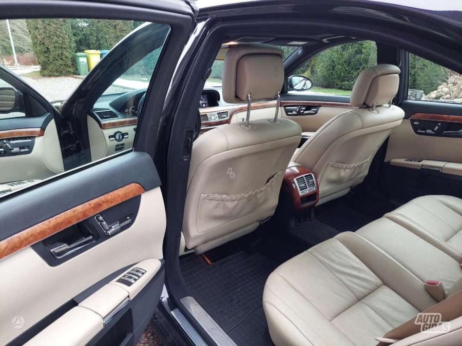 Melns Mercedes-Benz S 320 2007 Viļņa, ar dzinēja tilpumu 3.00 L un nobraukumu 441 tūkst. km par 4900 €, foto 11 vietnē AUTOMOTO.COM.LV