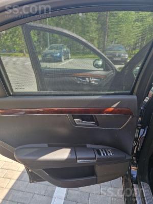 Melns Mercedes-Benz S 320 2007 Rīga, ar dzinēja tilpumu 3.00 L un nobraukumu 335 tūkst. km par 6600 €, foto 13 vietnē AUTOMOTO.COM.LV
