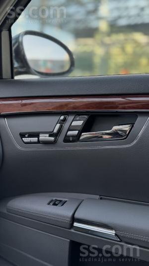 Melns Mercedes-Benz S 320 2007 Rīga, ar dzinēja tilpumu 3.00 L un nobraukumu 306 tūkst. km par 6200 €, foto 16 vietnē AUTOMOTO.COM.LV