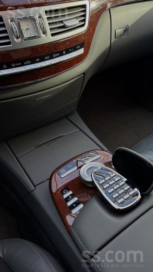 Melns Mercedes-Benz S 320 2007 Rīga, ar dzinēja tilpumu 3.00 L un nobraukumu 306 tūkst. km par 6200 €, foto 18 vietnē AUTOMOTO.COM.LV